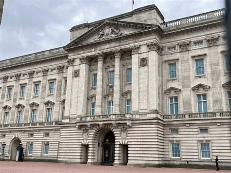 Troca da Guarda de Londres saiba tudo sobre a cerimônia no Palácio de