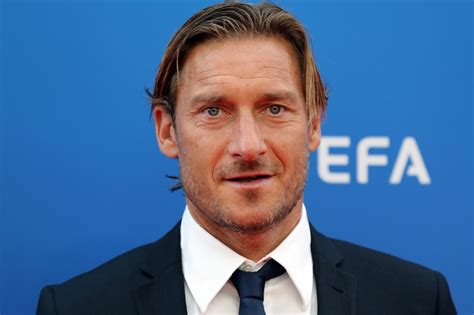 Coronavirus Totti Dona 15 Macchinari Allo Spallanzani E Lancia Un