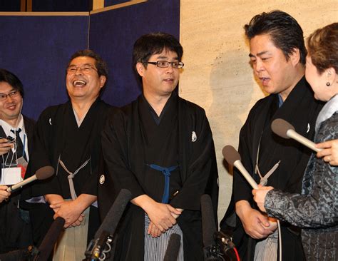 2011年11月、「立川談志さんお別れの会」で立川談志さんとの思い出を語る（左から）愛弟子の立川志の輔、立川志らく、立川談春。 ― スポニチ