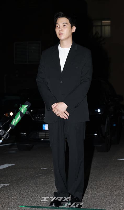 【フォト】btsのsuga、電動スクーター飲酒運転の容疑で警察署に出頭