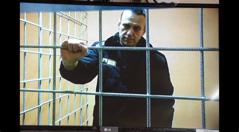 Навального проверят на предмет незаконного использования им гаджетов в колонии