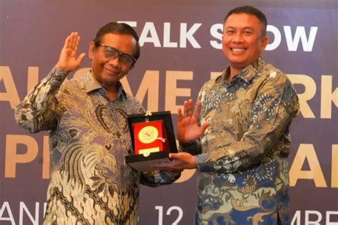 Pers Di Mata Menko Polhukam Mahfud MD