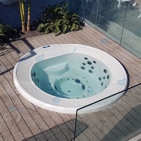 6 Persons Villa Freestanding Bathtub Circular Massage Hot Tub Spa