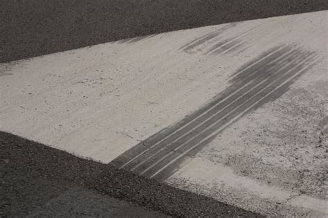 How to Remove Tire Marks From Concrete » Remove Any Stains