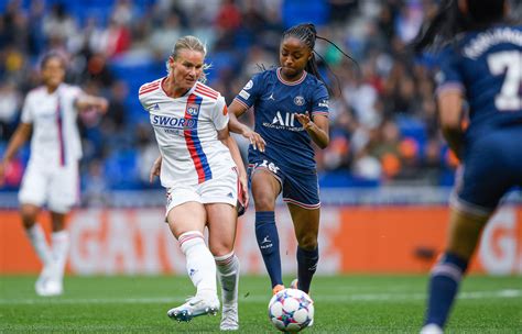 L OL féminin prend l avantage sur le PSG dans un match dingue en Ligue des champions