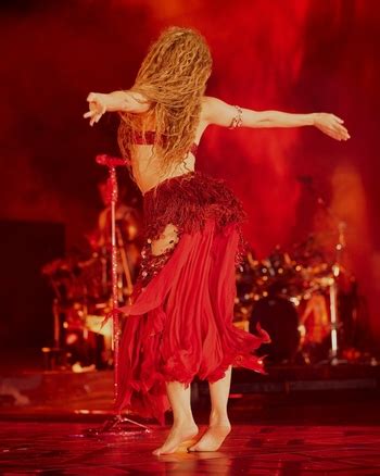 SHAKIRA I Feet AZNudeFeet