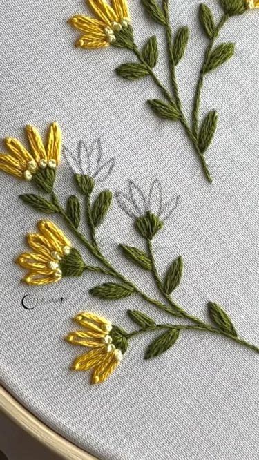 Pin By Olga On Artesanato Simple Hand Embroidery Patterns Flower Embroidery Designs