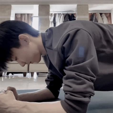 马嘉祺动图合集🈶️分享一些练习室里自带苏感的小马