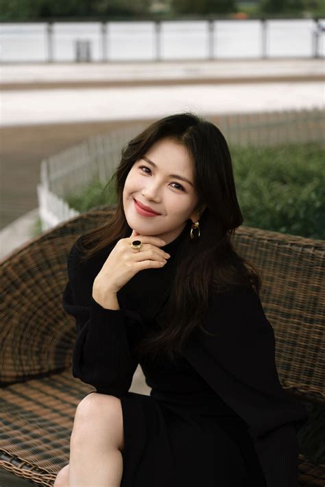 刘涛分享秋日午后随拍 穿丝绒连衣裙显熟女气质 新浪图片