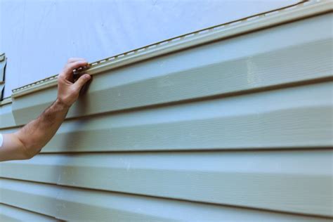 Maintenance Tips For Keeping Your Vinyl Siding Looking New