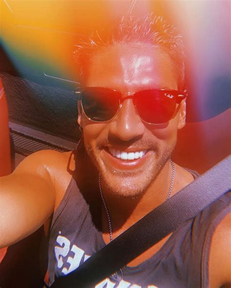 Ângelo Rodrigues Apanhado Em Filme Porno Com Humorista Brasileiro