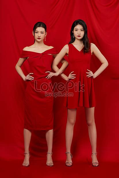 빨간 드레스를 입은 여자 친구와 여자 친구의 이미지 사진 무료 다운로드 Lovepik