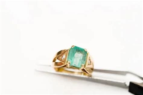 What Jewelry To Wear With Low Cut Dress Jewelry Carats