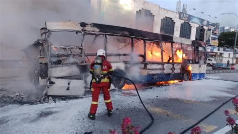 Rapidkl Bus Catches Fire Out Of Nowhere Along The Road In Pj Weirdkaya