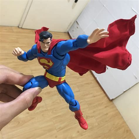 Mafex Superman posing sesh! : r/ActionFigures