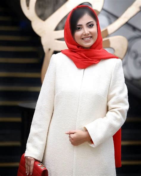 ویدیو امروز خیابان گردی زیبا کرمعلی و عاشقانه با آرش خواننده زیبا