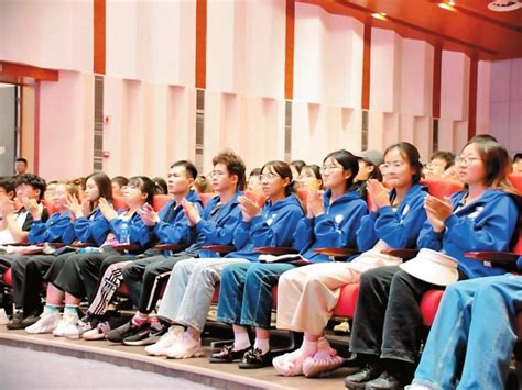 全国优秀特岗教师巡回报告会在昆明举行腾讯新闻