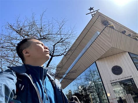 Laluna 超帥警帽【 警察彩繪安全帽預購 】粉絲好康 不論夜多深，只要一通110求助 開啟警報聲，閃爍著紅藍燈，即刻出勤