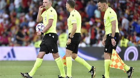 من هو حكم مباراة البرازيل وكرواتيا في ربع نهائي كأس العالم قطر 2022