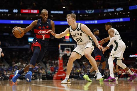 Dans le captivant champ de bataille du basketball les débuts de Khris Middleton avec les