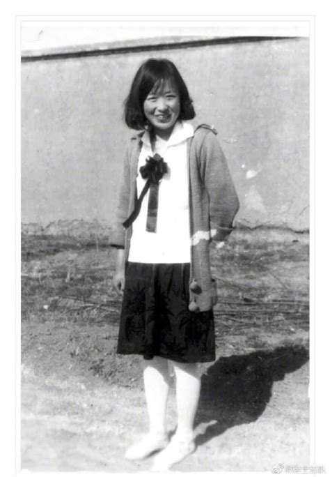 章子怡母亲节晒外婆、妈妈、自己年轻时照片，三代人都挺靓！凤凰网