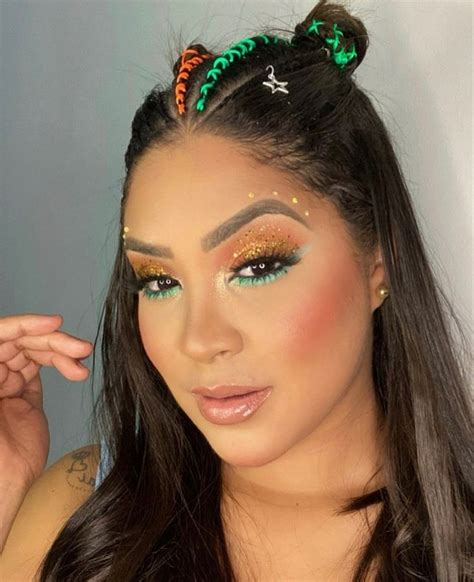 A Melhor Maquiagem Colorida Para Carnaval Maquiagem Carnaval Glitter