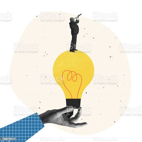 현대 미술 콜라주 창조적 인 디자인 전구에 서서 망원경을 보고 있는 사업가 합성사진에 대한 스톡 사진 및 기타 이미지 합성