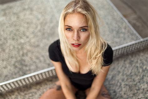 Hd Wallpaper Aperture Black Blue Bokeh Depth Depth Field