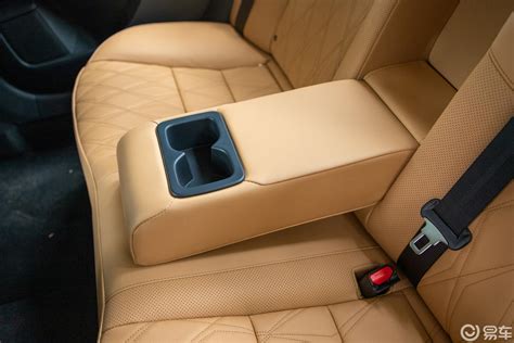 轩逸1 6L CVT TOP奢享版后排中央扶手图片 汽车图片大全 易车