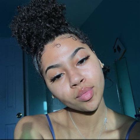 Light Skin Girls Be Like Instagram