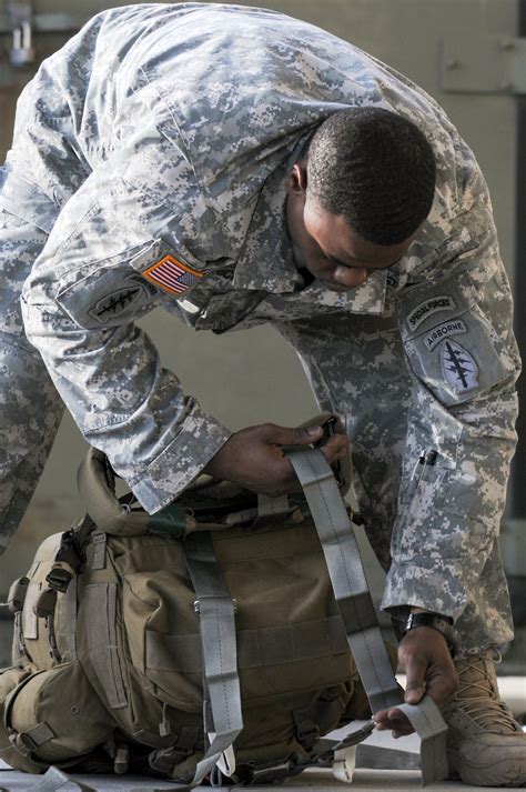 7th Group Soldiers Prepare For Jumpmaster Course Article The United