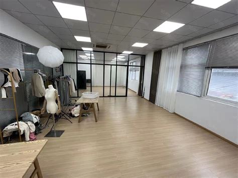 【4图】出租古林鹅颈村二楼标准厂房590平方价格17块有货梯宁波海曙古林厂房仓库土地车位出租 宁波58同城
