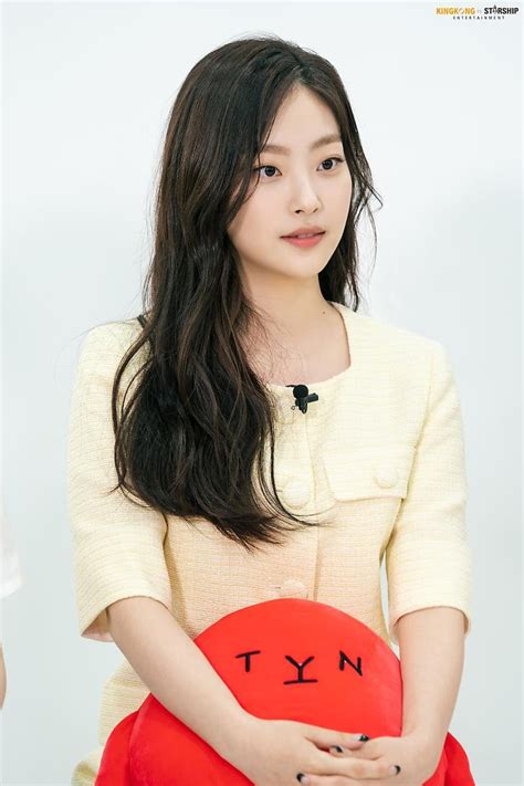 더쿠 최근 드라마에서 예뻐서 누군지 물어보는 사람 꽤 있는 조연캐 