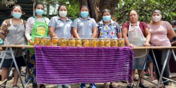 Bono Social y Beca Artesano contribuyen al desarrollo en Suchitepéquez