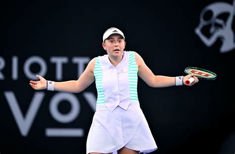Serena Williams Ex Coach Shades Jelena Ostapenko Over Stunning