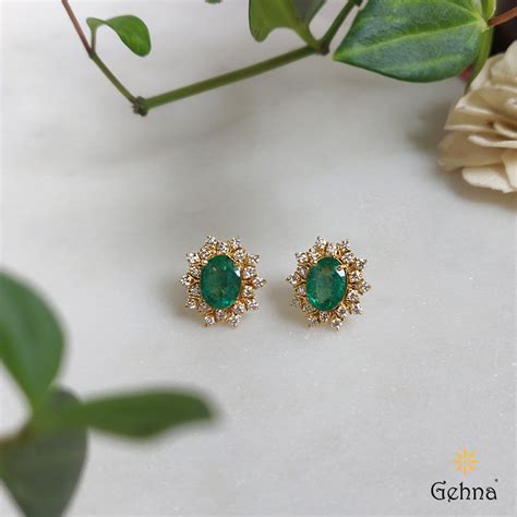 Shop Stunner Diamond And Emerald 18k Gold Earring For Women Gehna