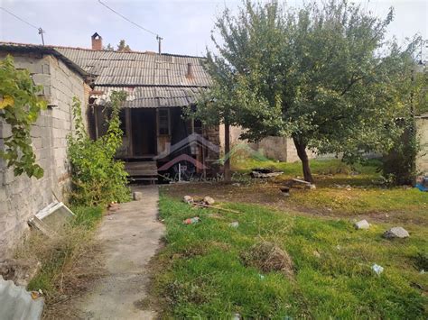 იყიდება პატარა ბელეტაჟი სადგურზე შენი სახლის სააგენტო