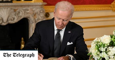 Biden Needs Crib Sheet For Signing Queen Elizabeths Book Of Condolence