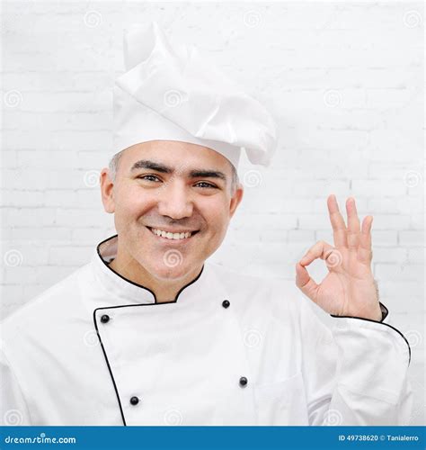 De Knappe Chef Kok Kleedde Zich In Witte Eenvormig Stock Foto Image
