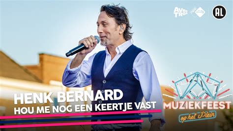 Henk Bernard Hou Me Nog Een Keertje Vast • Muziekfeest Op Het Plein