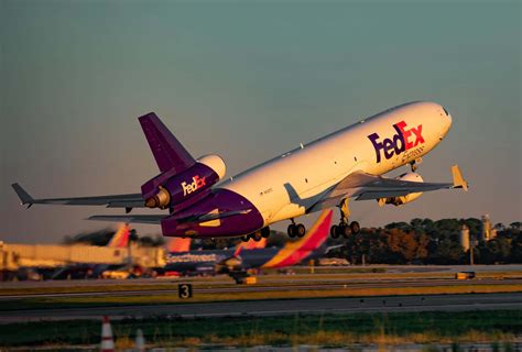Download Your Package Is Always In Safe Hands With Fedex Picture