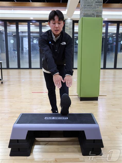 대회도 열리는 계단오르내리기 간단하나 영양 만점 운동 [100세운동법] 뉴스1