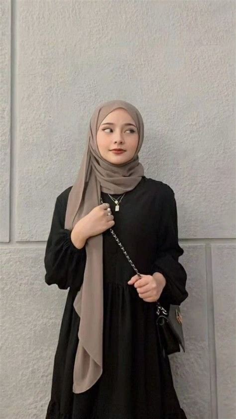 Pin oleh Ifra Ahmad di Abayas fashion di 2025 | Wanita, Gaya model ...