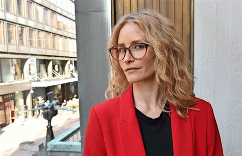 Näyttelijä Malla Malmivaara Saattoi Vanhusta Kotiin Sairaalasta