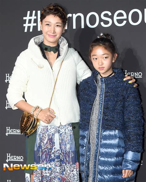 포토엔hd 변정수and딸 유정 ‘패셔니스타 母女다운 깔맞춤 코디 손에 잡히는 뉴스 눈에 보이는 뉴스 뉴스엔