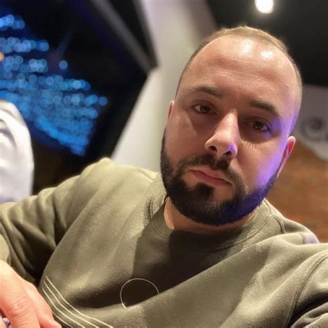 Luís Moret Moretluuis • Threads Say More