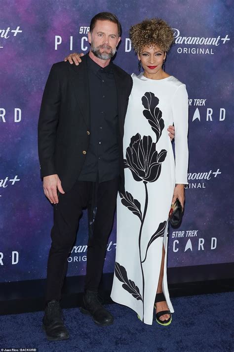 Patrick Stewart 82 Joins Co Stars At Premiere Of Star Trek Picard