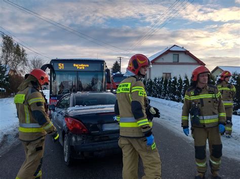 Zderzenie trzech samochodów na ulicy Radzieckiej w Nowym Sączu FOTO