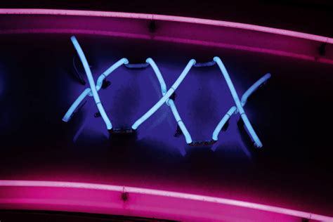 Маркетологи вернулись к забытому клише Sex Sells