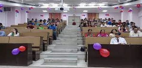 Vardhman Mahavir Medical College 2025 26 Cut Off Fees Admission